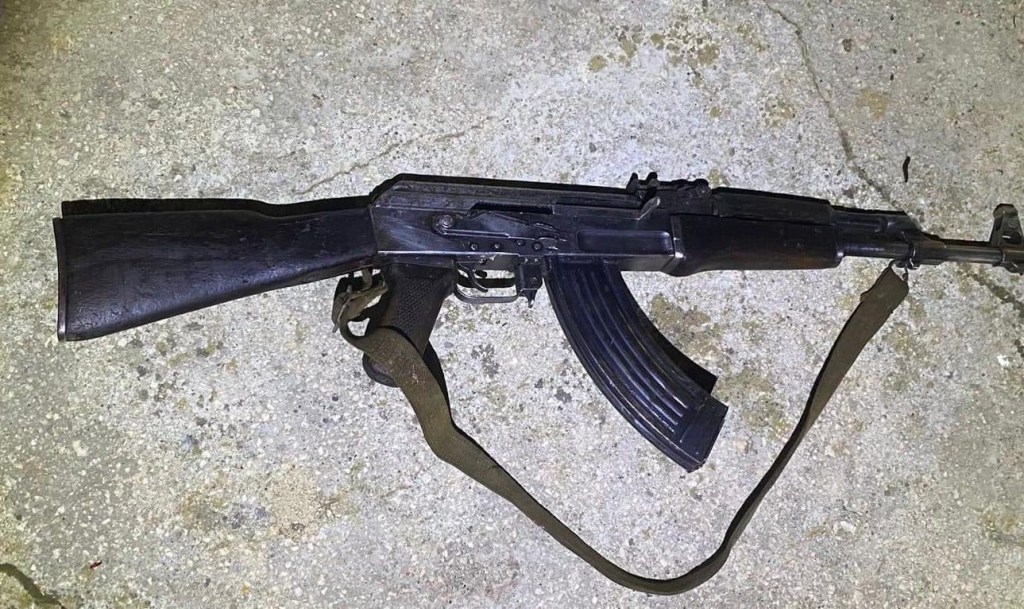 E rëndë në Pogradec/ 65-vjeçari vetëvritet me kallashnikov ...